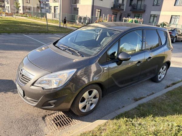 Grey Opel Meriva 2012 in Balvi, with an engine capacity of 1.70 L and mileage of 244 thousand km for 4600 €, photo 1 on AUTOMOTO.COM.LV