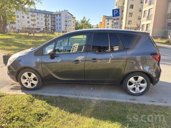 Grey Opel Meriva 2012 in Balvi, with an engine capacity of 1.70 L and mileage of 244 thousand km for 4600 €, photo 2 on AUTOMOTO.COM.LV