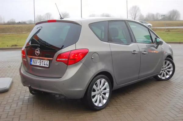Grey Opel Meriva 2012 in Jekabpils, with an engine capacity of 1.70 L and mileage of 220 thousand km for 4990 €, photo 2 on AUTOMOTO.COM.LV