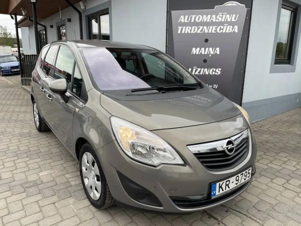Grey Opel Meriva 2012 in Talsi, with an engine capacity of 1.40 L and mileage of 209 thousand km for 3700 €, photo 1 on AUTOMOTO.COM.LV