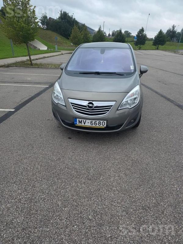 Grey Opel Meriva 2012 in Daugavpils, with an engine capacity of 1.30 L and mileage of 176 thousand km for 4700 €, photo 1 on AUTOMOTO.COM.LV