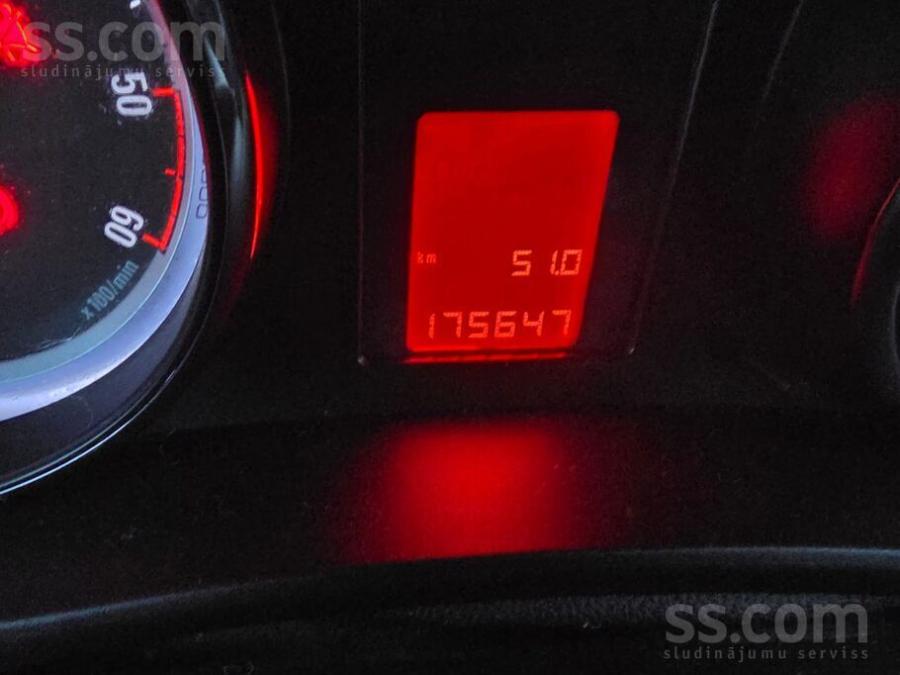Pelēks Opel Meriva 2012 Daugavpils, ar dzinēja tilpumu 1.30 L un nobraukumu 176 tūkst. km par 4700 €, foto 3 vietnē AUTOMOTO.COM.LV