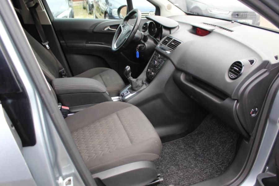 Grey Opel Meriva 2013 in Riga, with an engine capacity of 1.70 L and mileage of 214 thousand km for 4250 €, photo 6 on AUTOMOTO.COM.LV