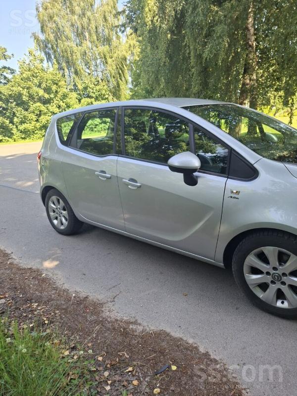 Pelēks Opel Meriva 2013 Ogre, ar dzinēja tilpumu 1.40 L un nobraukumu 135 tūkst. km par 4800 €, foto 4 vietnē AUTOMOTO.COM.LV