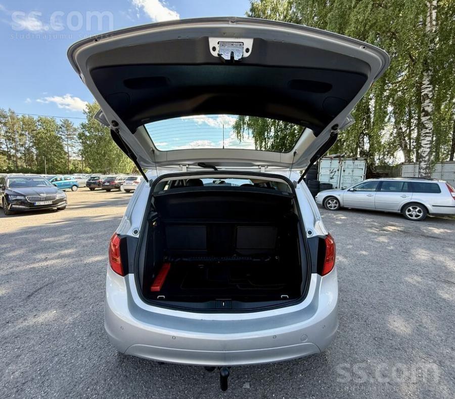 Grey Opel Meriva 2016 in Riga, with an engine capacity of 1.60 L and mileage of 0 thousand km for 5490 €, photo 29 on AUTOMOTO.COM.LV