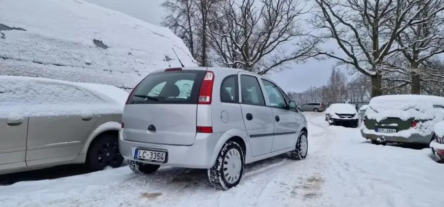 Grey Opel Meriva 2003 in Valmiera, with an engine capacity of 1.60 L and mileage of 224 thousand km for 1100 €, photo 4 on AUTOMOTO.COM.LV