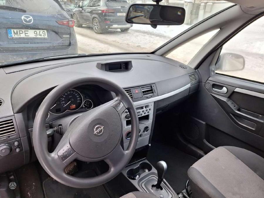 Grey Opel Meriva 2004 in Vilnius, with an engine capacity of 1.60 L and mileage of 159 thousand km for 1300 €, photo 4 on AUTOMOTO.COM.LV