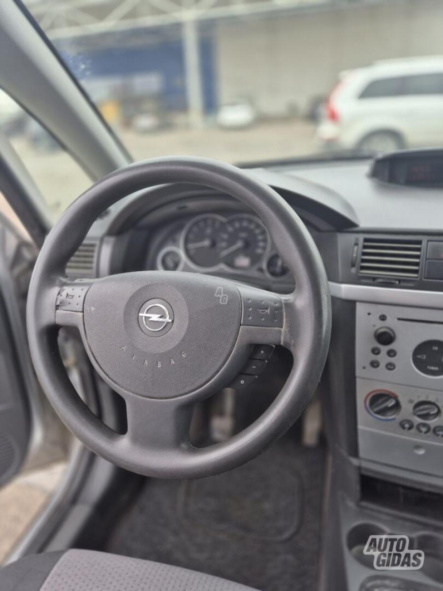 Grey Opel Meriva 2004 in Klaipeda, with an engine capacity of 1.70 L and mileage of 209 thousand km for 990 €, photo 32 on AUTOMOTO.COM.LV