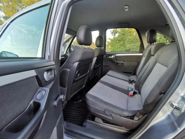 Grey Opel Meriva 2004 in Kuldiga, with an engine capacity of 1.60 L and mileage of 167 thousand km for 1390 €, photo 6 on AUTOMOTO.COM.LV