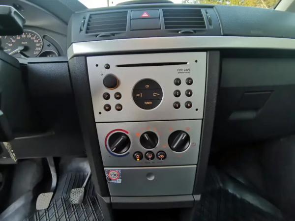 Grey Opel Meriva 2004 in Kuldiga, with an engine capacity of 1.60 L and mileage of 167 thousand km for 1390 €, photo 9 on AUTOMOTO.COM.LV