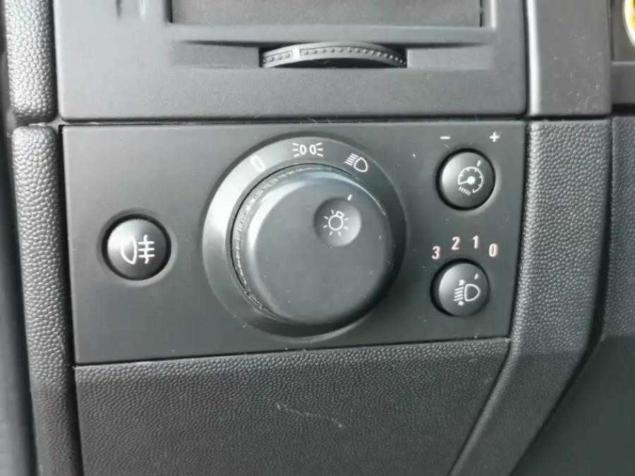 Pelēks Opel Meriva 2004 Kuldīga, ar dzinēja tilpumu 1.60 L un nobraukumu 167 tūkst. km par 1390 €, foto 12 vietnē AUTOMOTO.COM.LV