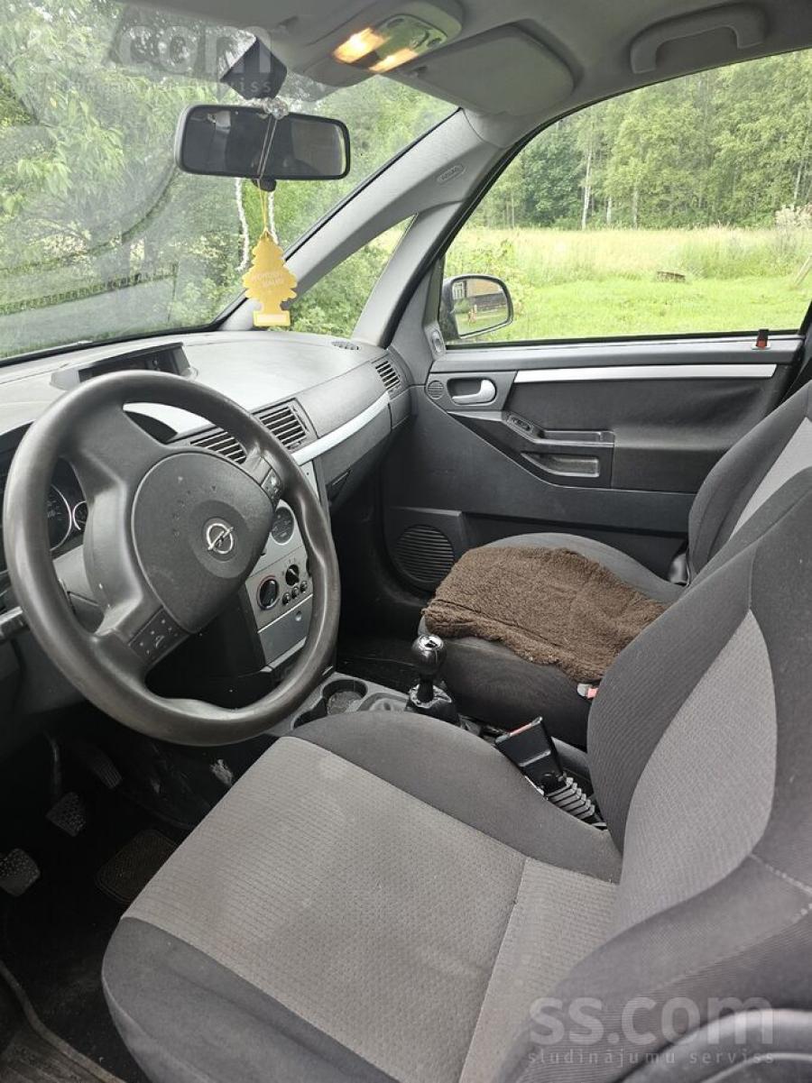 Pelēks Opel Meriva 2004 Kuldīga, ar dzinēja tilpumu 1.70 L un nobraukumu 333 tūkst. km par 950 €, foto 3 vietnē AUTOMOTO.COM.LV