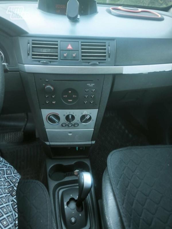 Grey Opel Meriva 2004 in Vilnius, with an engine capacity of 1.80 L and mileage of 208 thousand km for 1000 €, photo 3 on AUTOMOTO.COM.LV