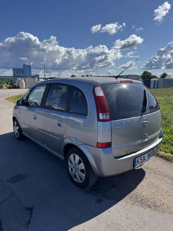 Pelēks Opel Meriva 2004 Klaipėda, ar dzinēja tilpumu 1.60 L un nobraukumu 260 tūkst. km par 950 €, foto 4 vietnē AUTOMOTO.COM.LV