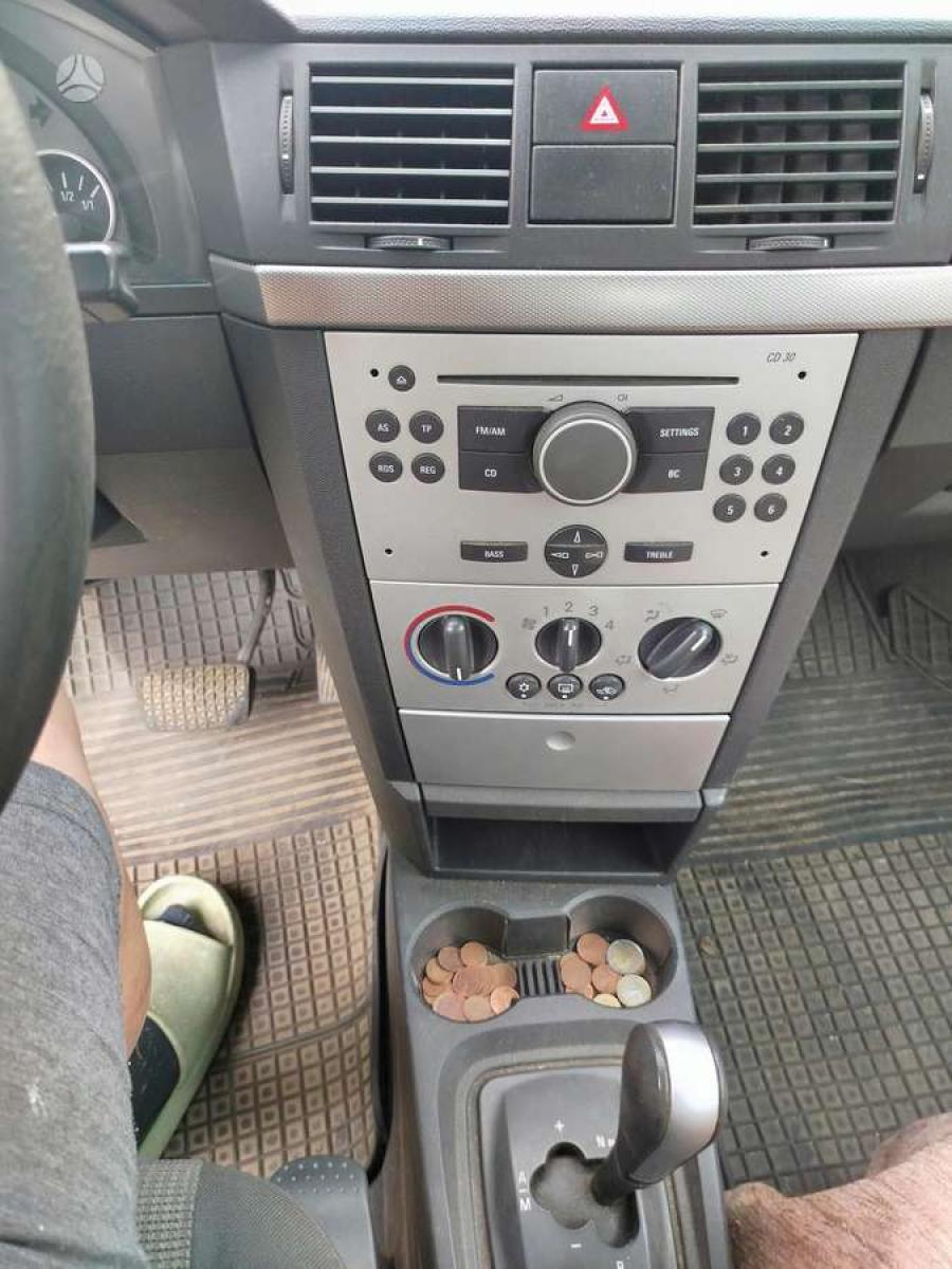 Pelēks Opel Meriva 2004 Kretinga, ar dzinēja tilpumu 1.60 L un nobraukumu 239 tūkst. km par 1200 €, foto 4 vietnē AUTOMOTO.COM.LV