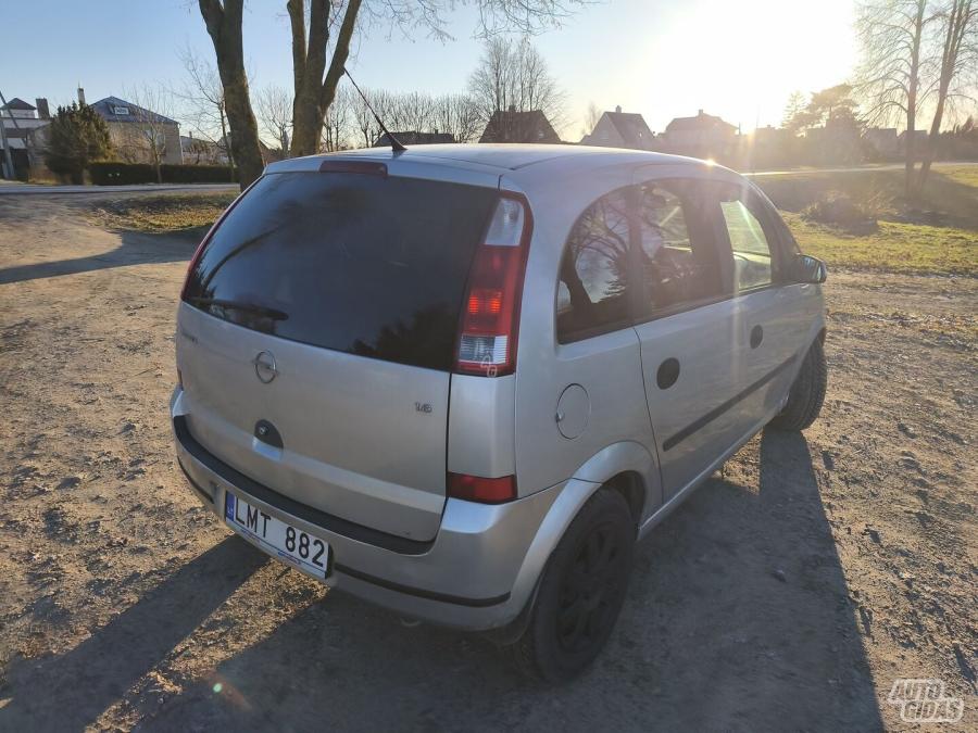 Grey Opel Meriva 2005 in Pakruojis, with an engine capacity of 1.60 L and mileage of 222 thousand km for 950 €, photo 2 on AUTOMOTO.COM.LV
