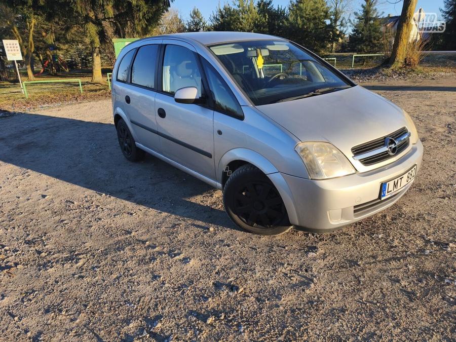 Grey Opel Meriva 2005 in Pakruojis, with an engine capacity of 1.60 L and mileage of 222 thousand km for 950 €, photo 3 on AUTOMOTO.COM.LV