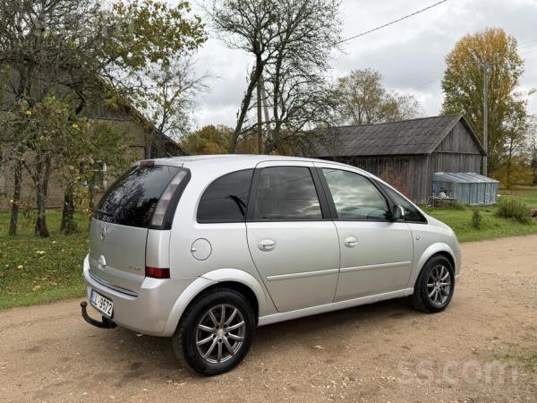 Grey Opel Meriva 2007 in Gulbene, with an engine capacity of 1.70 L and mileage of 313 thousand km for 1350 €, photo 5 on AUTOMOTO.COM.LV