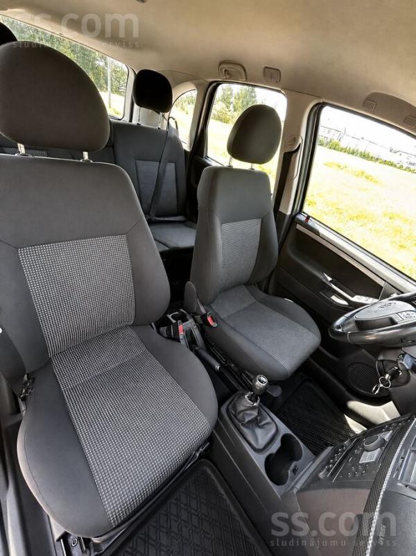 Grey Opel Meriva 2009 in Daugavpils, with an engine capacity of 1.70 L and mileage of 288 thousand km for 2000 €, photo 4 on AUTOMOTO.COM.LV