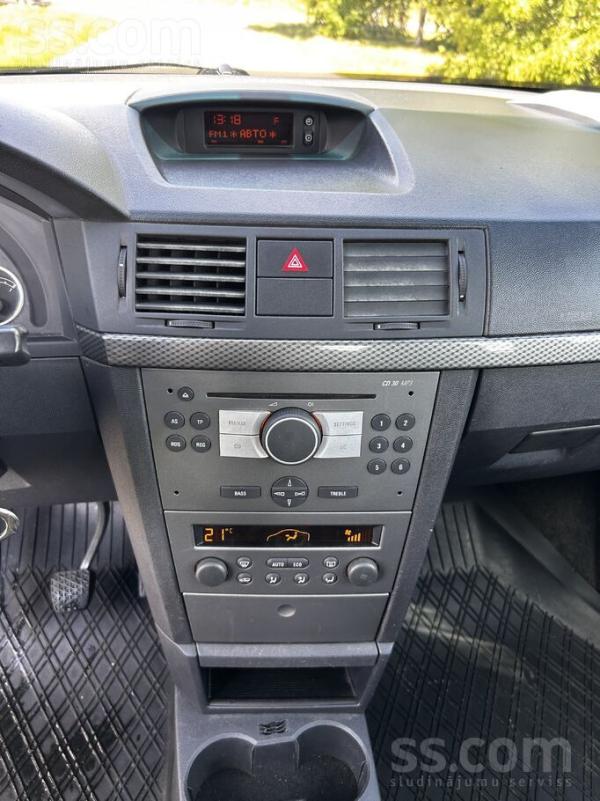 Grey Opel Meriva 2009 in Daugavpils, with an engine capacity of 1.70 L and mileage of 288 thousand km for 2000 €, photo 7 on AUTOMOTO.COM.LV