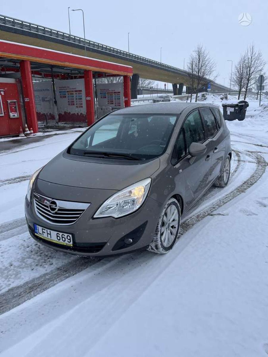 Grey Opel Meriva 2010 in Klaipeda, with an engine capacity of 1.36 L and mileage of 209 thousand km for 3500 €, photo 1 on AUTOMOTO.COM.LV