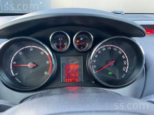 Grey Opel Meriva 2010 in Riga, with an engine capacity of 1.30 L and mileage of 227 thousand km for 1730 €, photo 9 on AUTOMOTO.COM.LV