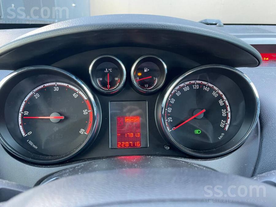 Grey Opel Meriva 2010 in Riga, with an engine capacity of 1.30 L and mileage of 227 thousand km for 1730 €, photo 9 on AUTOMOTO.COM.LV