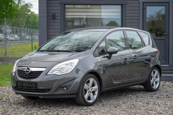 Grey Opel Meriva 2010 in Liepaja, with an engine capacity of 1.40 L and mileage of 229 thousand km for 4600 €, photo 1 on AUTOMOTO.COM.LV