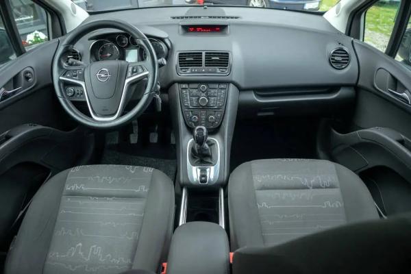 Grey Opel Meriva 2010 in Liepaja, with an engine capacity of 1.40 L and mileage of 229 thousand km for 4600 €, photo 7 on AUTOMOTO.COM.LV