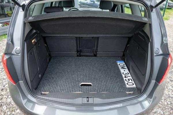 Grey Opel Meriva 2010 in Liepaja, with an engine capacity of 1.40 L and mileage of 229 thousand km for 4600 €, photo 10 on AUTOMOTO.COM.LV