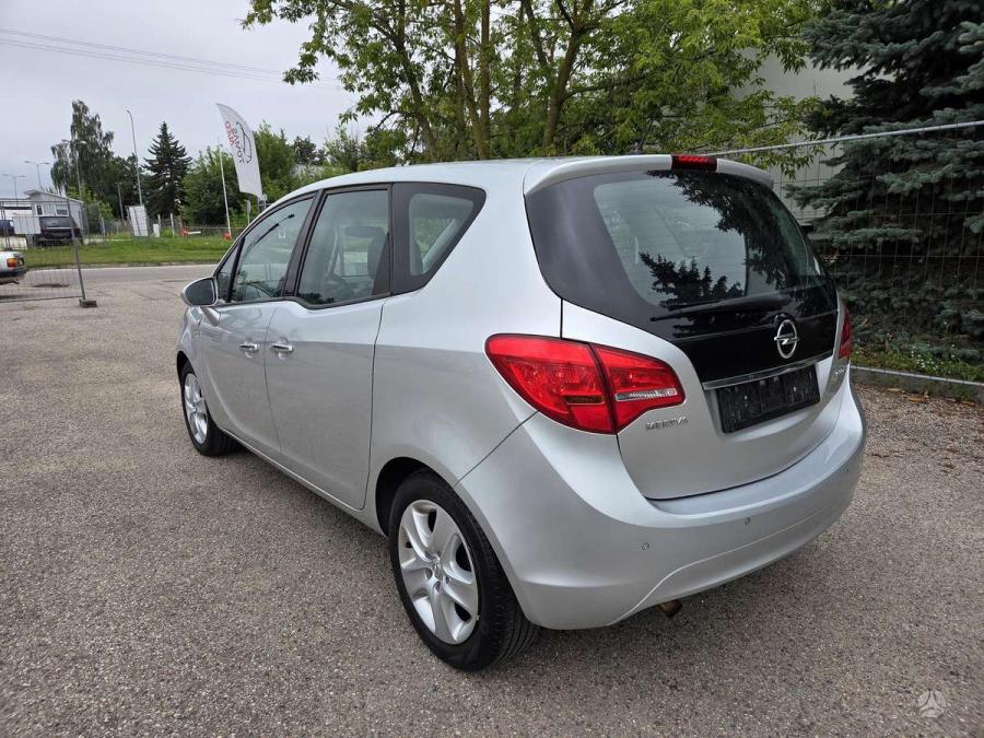 Grey Opel Meriva 2010 in Marijampole, with an engine capacity of 1.36 L and mileage of 176 thousand km for 2750 €, photo 5 on AUTOMOTO.COM.LV
