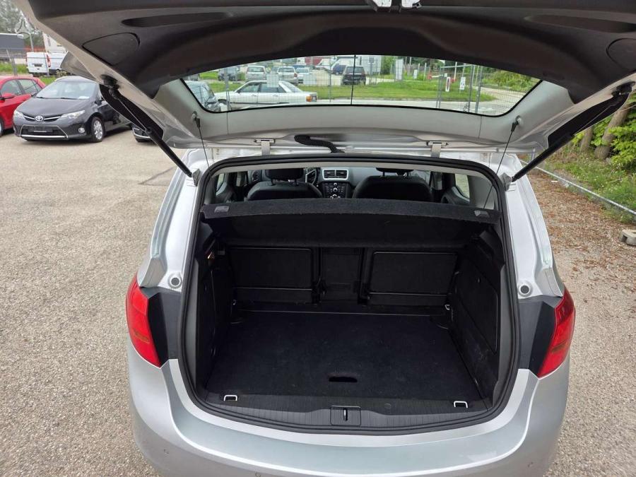 Grey Opel Meriva 2010 in Marijampole, with an engine capacity of 1.36 L and mileage of 176 thousand km for 2750 €, photo 11 on AUTOMOTO.COM.LV