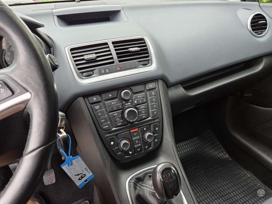 Grey Opel Meriva 2010 in Marijampole, with an engine capacity of 1.36 L and mileage of 176 thousand km for 2750 €, photo 17 on AUTOMOTO.COM.LV