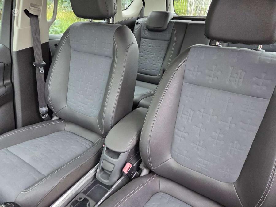 Grey Opel Meriva 2010 in Marijampole, with an engine capacity of 1.36 L and mileage of 176 thousand km for 2750 €, photo 19 on AUTOMOTO.COM.LV