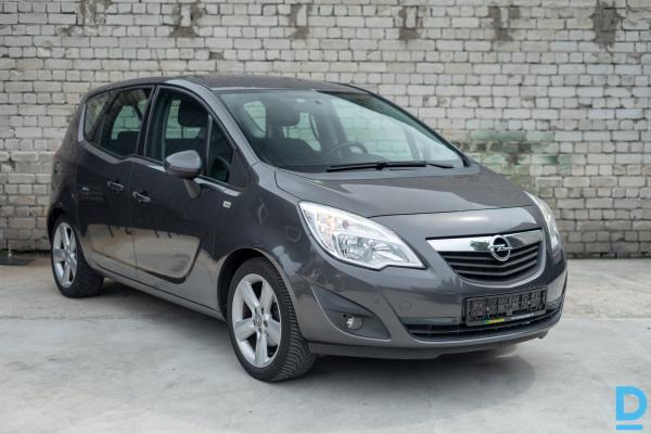 Grey Opel Meriva 2010 in Liepaja, with an engine capacity of 1.40 L and mileage of 229 thousand km for 4600 €, photo 1 on AUTOMOTO.COM.LV