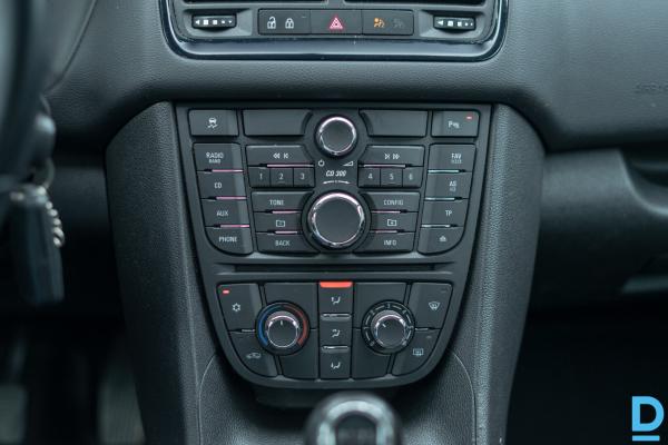 Grey Opel Meriva 2010 in Liepaja, with an engine capacity of 1.40 L and mileage of 229 thousand km for 4600 €, photo 9 on AUTOMOTO.COM.LV