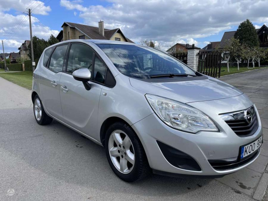 Grey Opel Meriva 2010 in Panevezys, with an engine capacity of 1.25 L and mileage of 205 thousand km for 1950 €, photo 3 on AUTOMOTO.COM.LV