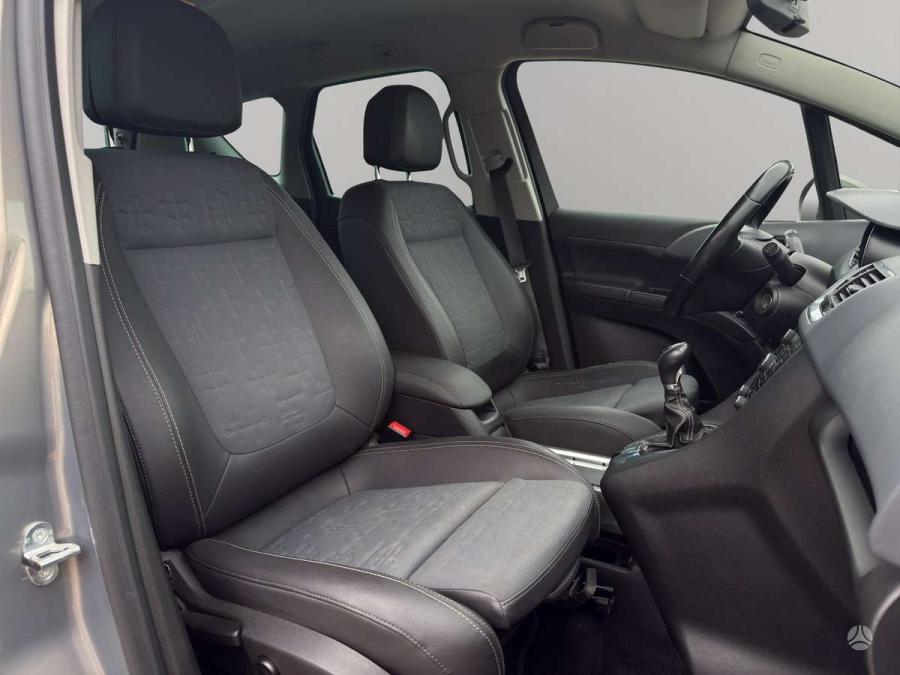 Grey Opel Meriva 2010 in Kaunas, with an engine capacity of 1.40 L and mileage of 256 thousand km for 3799 €, photo 9 on AUTOMOTO.COM.LV