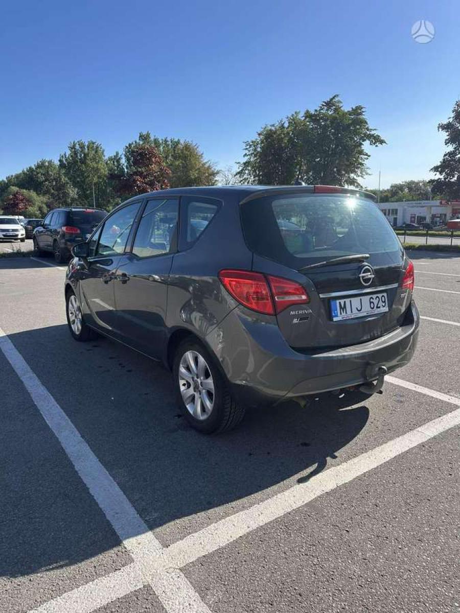 Grey Opel Meriva 2010 in Siauliai, with an engine capacity of 1.69 L and mileage of 331 thousand km for 2350 €, photo 3 on AUTOMOTO.COM.LV