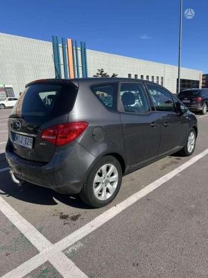 Grey Opel Meriva 2010 in Siauliai, with an engine capacity of 1.69 L and mileage of 331 thousand km for 2350 €, photo 5 on AUTOMOTO.COM.LV