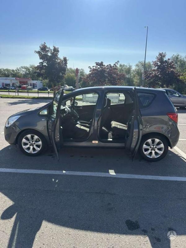 Opel Meriva 2010 in Siauliai on AUTOMOTO.COM.LV Grey Opel Meriva 2010 in Siauliai, with an engine capacity of 1.69 L and mileage of 331 thousand km for 2350 €, photo 6 on AUTOMOTO.COM.LV