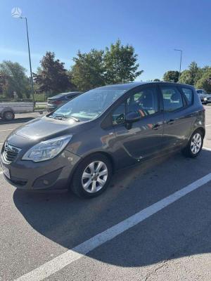 Grey Opel Meriva 2010 in Siauliai, with an engine capacity of 1.69 L and mileage of 331 thousand km for 2350 €, photo 8 on AUTOMOTO.COM.LV