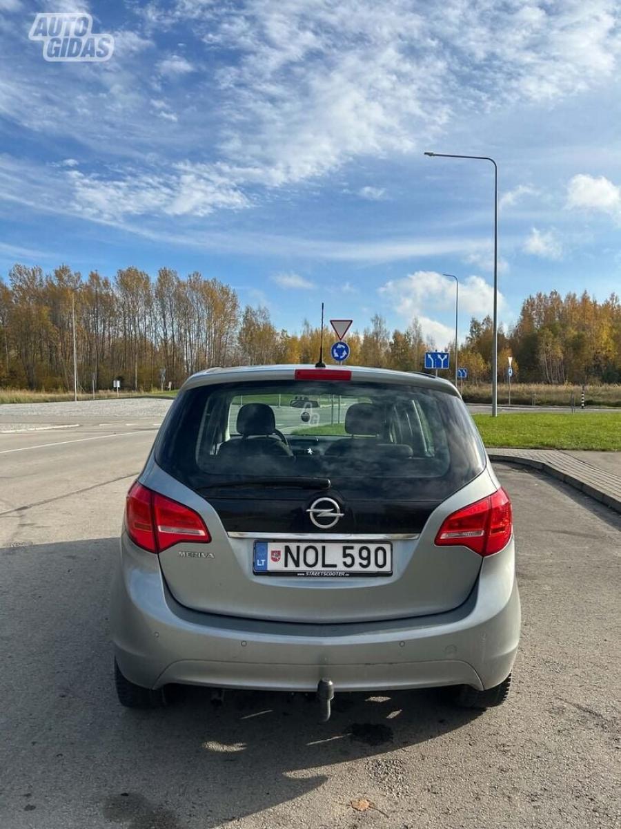 Grey Opel Meriva 2010 in Siauliai, with an engine capacity of 1.40 L and mileage of 269 thousand km for 2000 €, photo 1 on AUTOMOTO.COM.LV