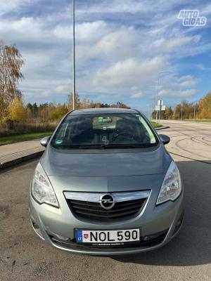 Grey Opel Meriva 2010 in Siauliai, with an engine capacity of 1.40 L and mileage of 269 thousand km for 2000 €, photo 3 on AUTOMOTO.COM.LV