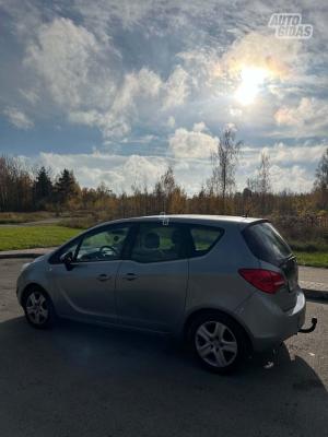 Grey Opel Meriva 2010 in Siauliai, with an engine capacity of 1.40 L and mileage of 269 thousand km for 2000 €, photo 5 on AUTOMOTO.COM.LV