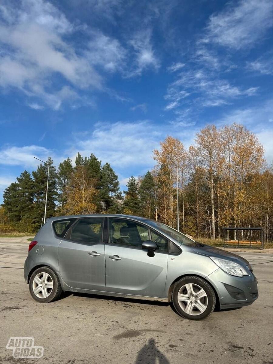 Grey Opel Meriva 2010 in Siauliai, with an engine capacity of 1.40 L and mileage of 269 thousand km for 2000 €, photo 6 on AUTOMOTO.COM.LV