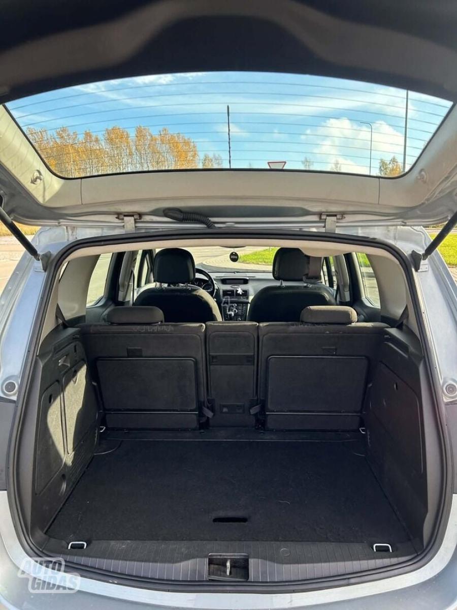 Grey Opel Meriva 2010 in Siauliai, with an engine capacity of 1.40 L and mileage of 269 thousand km for 2000 €, photo 7 on AUTOMOTO.COM.LV