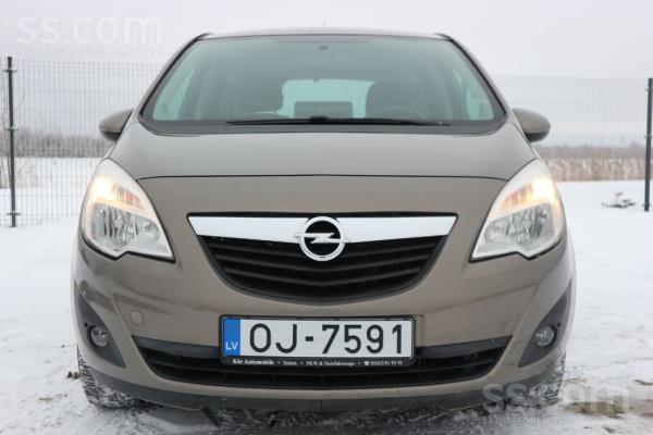 Grey Opel Meriva 2011 in Riga, with an engine capacity of 1.40 L and mileage of 171 thousand km for 3750 €, photo 3 on AUTOMOTO.COM.LV