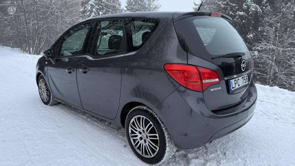 Grey Opel Meriva 2011 in Vilnius, with an engine capacity of 1.70 L and mileage of 218 thousand km for 2850 €, photo 2 on AUTOMOTO.COM.LV