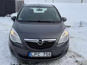 Grey Opel Meriva 2011 in Vilnius, with an engine capacity of 1.69 L and mileage of 218 thousand km for 2850 €, photo 2 on AUTOMOTO.COM.LV